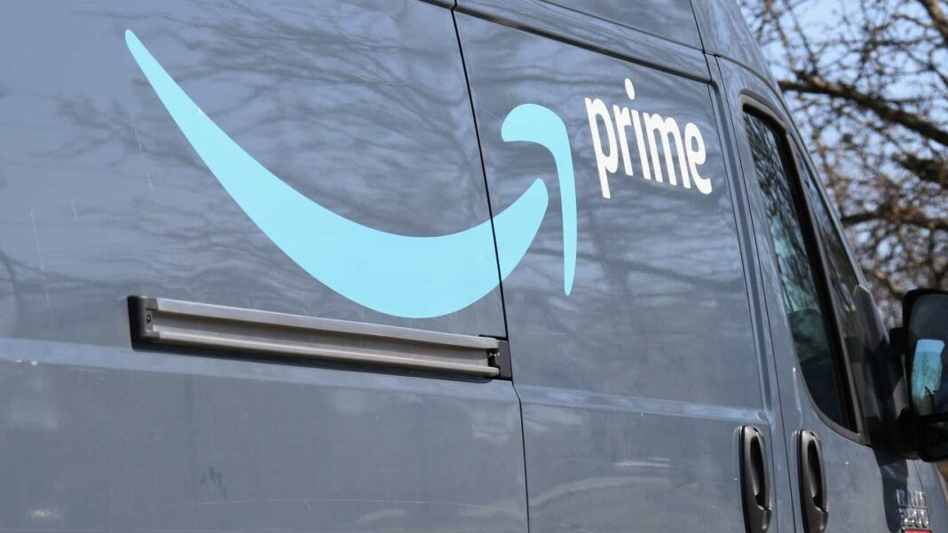 Amazon, arriva il primo furgone elettrico per l'azienda di Bezos