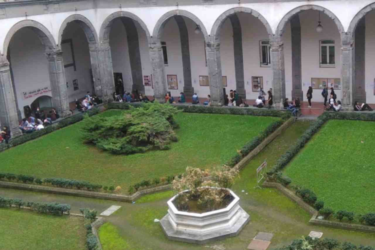 Porta di Massa, 25enne si lancia nel vuoto e muore in facoltà